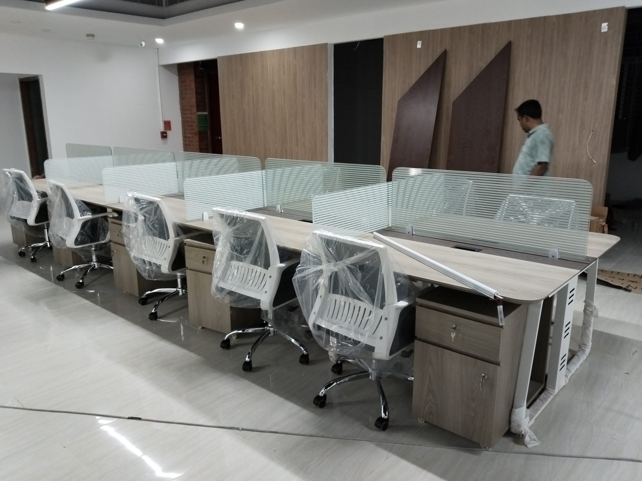One Person Office Work Station – Imported Metal Frame, 25mm Melamine ...